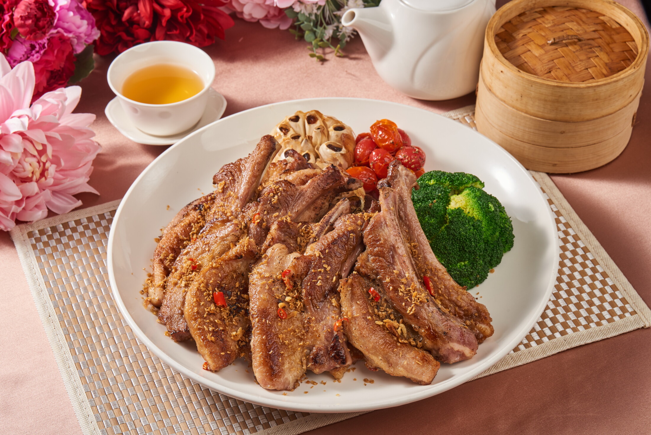 豐宴迎春尾牙春酒每桌7,800元起+10%，每桌加價888元可享紅酒或啤酒擇一無限暢飲 - Yaward Resort